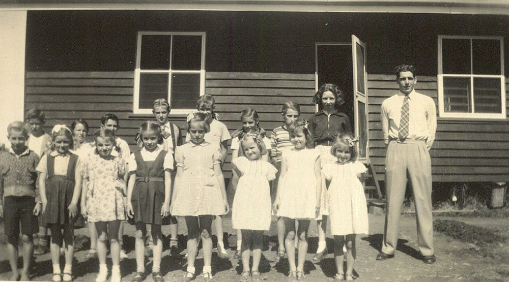 Gilda Lee and Mabel Howard on Fernlees schooldays, 2014 [ora...